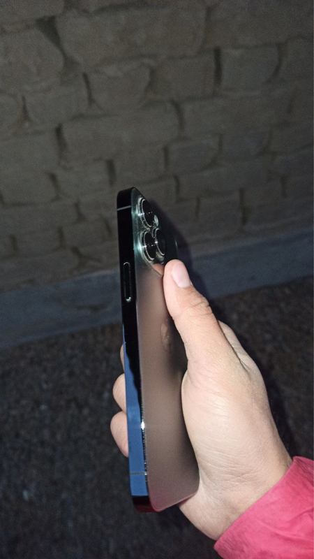Iphone 13 pro ochilmagan faqat palasa tuwgan