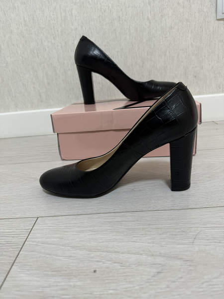 черные туфли, модель saran black croco