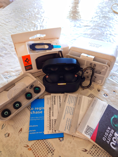 Sony WF-1000XM4+spigen case