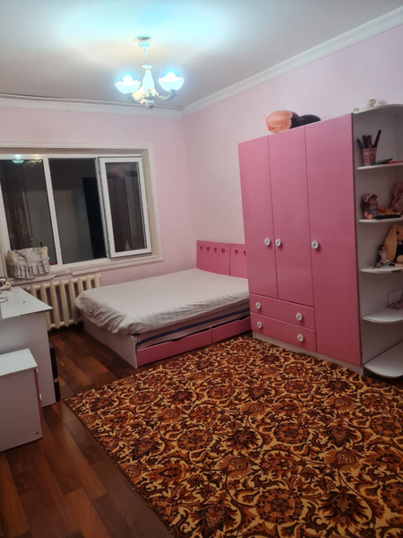 Юнусабад тумани 5 кв 1 етаж 2 хона квартира сотилади падвал огороди бо