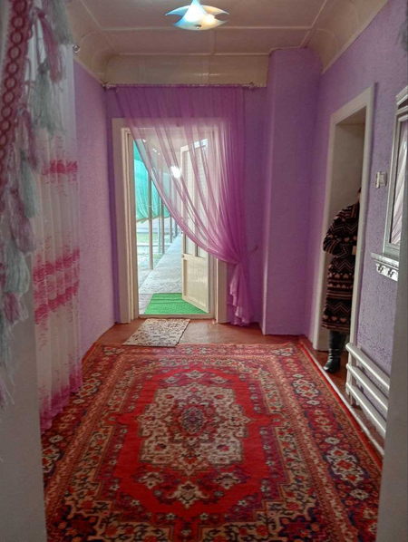 Абдурахмонов котта йулда жойлашган 5 сотиг 4 хона уй сотлади