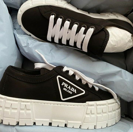 Женские кроссовки Prada