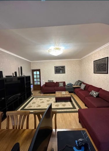Ойбек 4в3 шикарная локация 2 Этаж + не торец площадь 100 60 школа