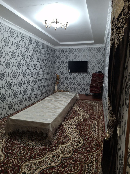 Navoiy sh. Vayenniy garadokdan 2 sotixli kotedj  sotiladi.