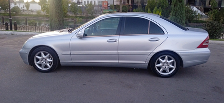 Mercedes-Benz W203 C200