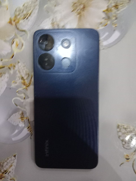 Infinix Smart 7 .Holati ideal.Chexol so\\\'vg\\\'a.