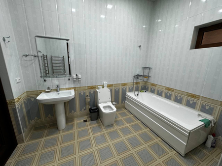 Сдаётся Евро дом на Максим Горького, Художники