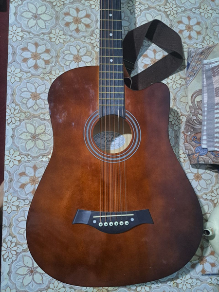 Akustik getara sotiladi holati yangi narxi 800 000 mng kelshadigan bor