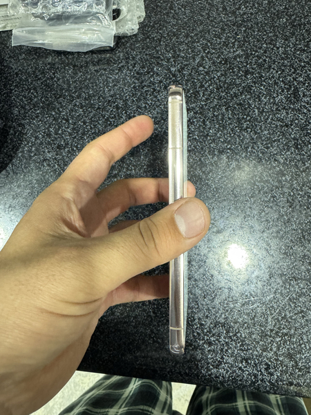 samsung s22 pamit 8.256g holati ideal ekranida dogi bor oqip qlila