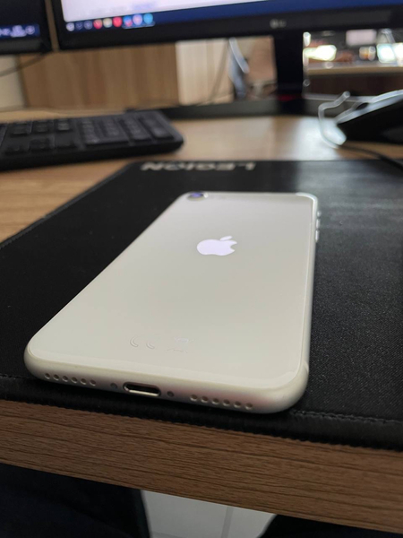 IPhone SE 2022 sostoyanie otlichnoe