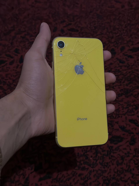 iPhone XR sotiladi srochna