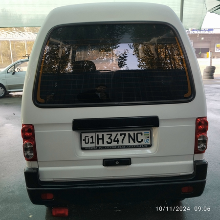 Damas oq rangda 23 yil.Oldi orta qator shumka qilingan