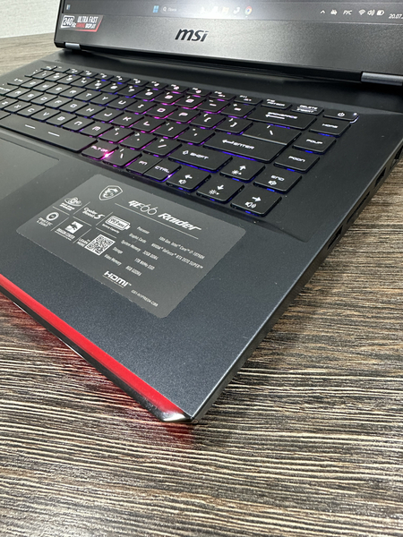 игровой i7 ноутбук MSI GE66 Raider, подсветка клавиатуры