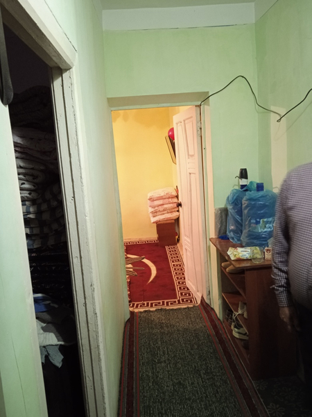 Срочно пахтазор тарговкадан асака банк тарафдан 2хона 4этаж сотилади