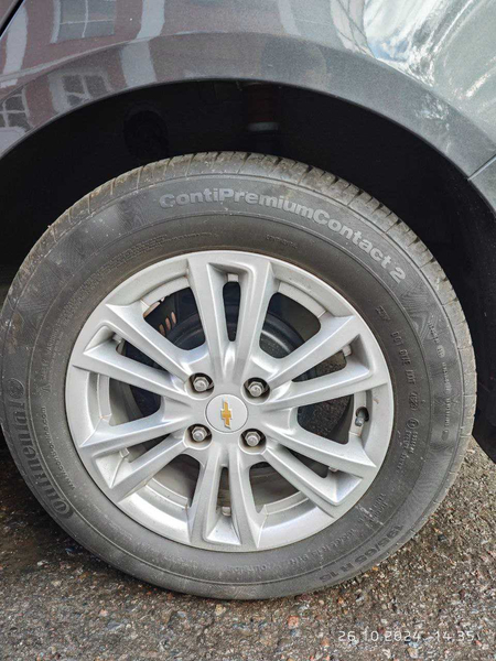 Продам родные шины от кобальта Continental