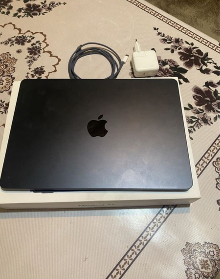 Macbook air M2 midnight  8/256 LL/A