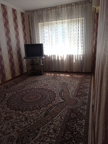 Динамо бозорча якинида жойлашган 3 хонали квартира ижарага берилади