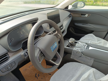 Hongqi E-QM5 8000$ srochna srazu olib chqib ketas
