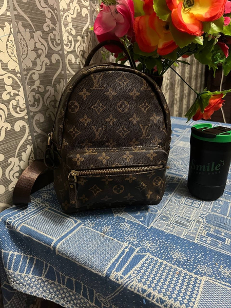 Продам новый рюкзак LV
