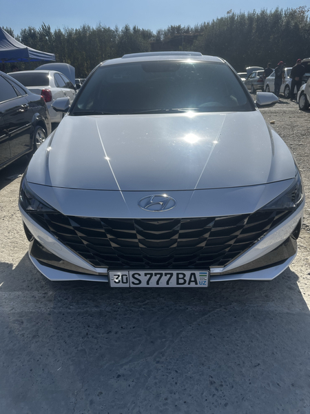 Hyundai Elantra 2022 yil