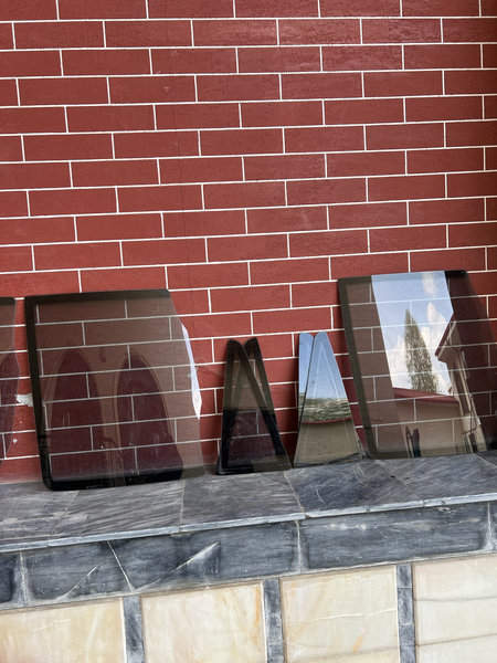 Doraglass sotiladi Nexia  2 ta komplekt