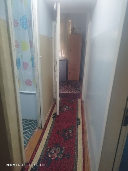 2 хонали + 2 сотих огород + жихозлари колади