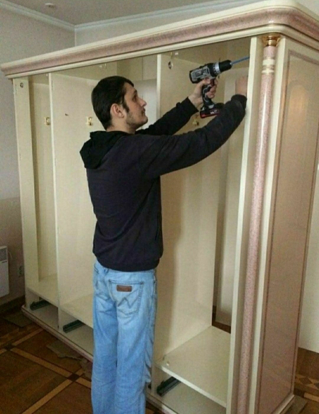 Mebelchi usta mebellarni yechamiz yig‘amiz o‘rnatamiz va ta‘mirlaymiz