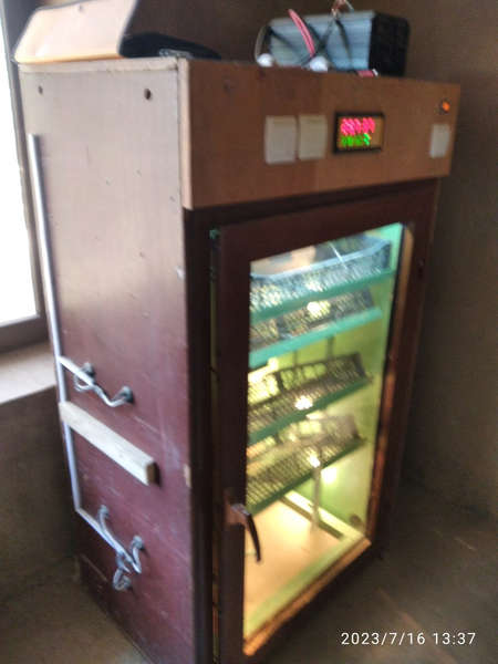 Inkubator sotiladi