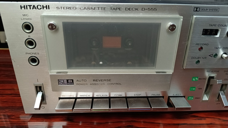Касетная дека Hitachi D-555