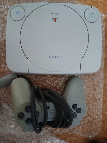 Assalom alekum Sony Playstation one 1 sotiladi