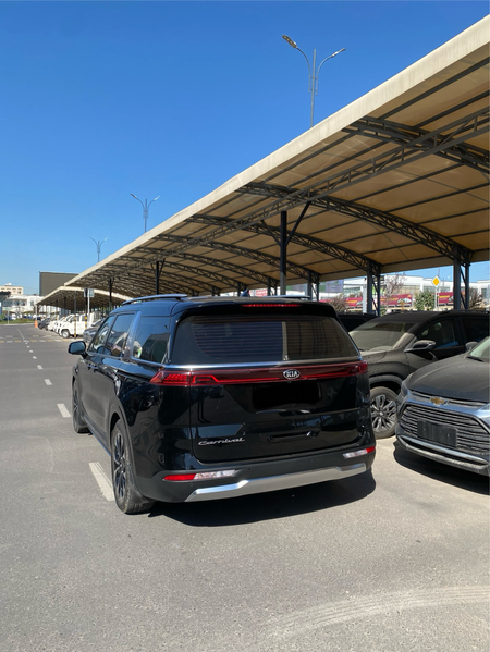 Kia Carnival 2021 full pazitsiya