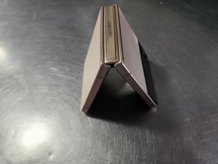 Samsung galaxy Z flip 4