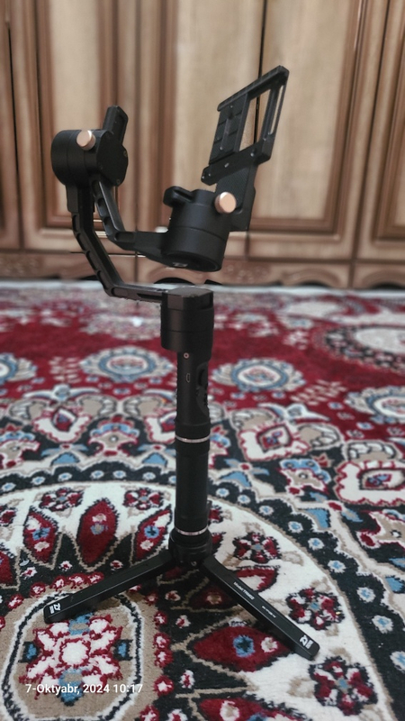 ZHIYUN  holati yangi
