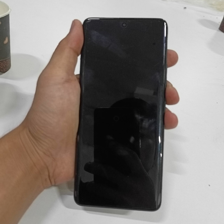 Redmi Note 13 Pro+ 5G sotiladi srochni