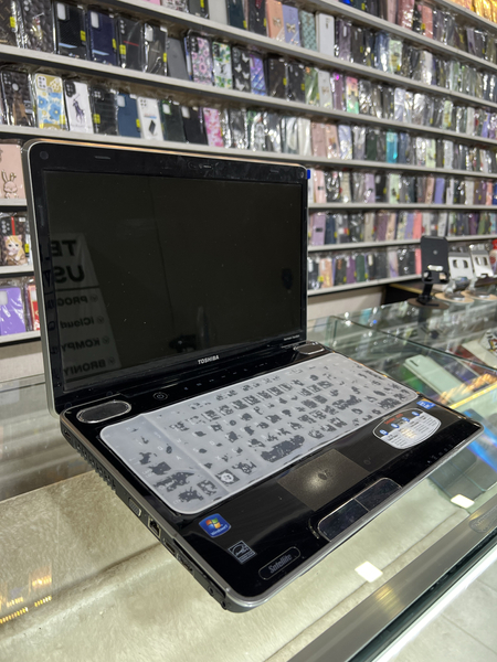 Toshiba Nootbook 700gb 4gb aperativka
