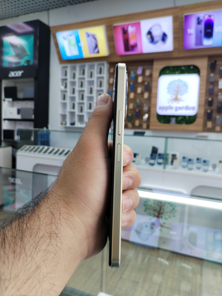Vivo  Y35   Gold