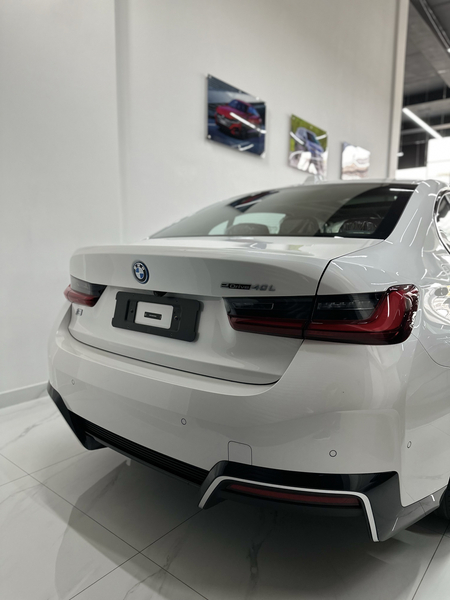 Bmw I40l Night sport auto kredit 15minutda