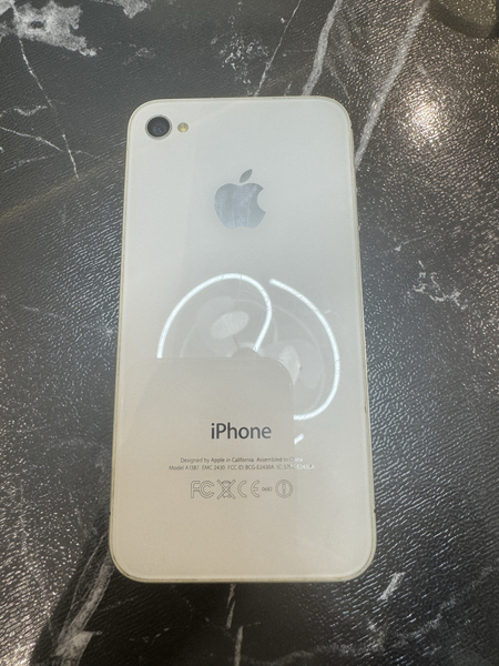 Продам Iphone 4 c