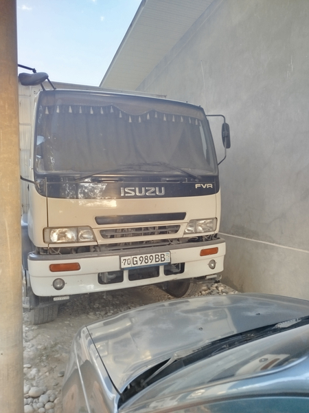 Isuzu avto furgon