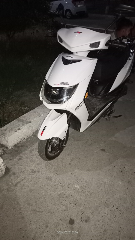 Elektro skuter xolati zur