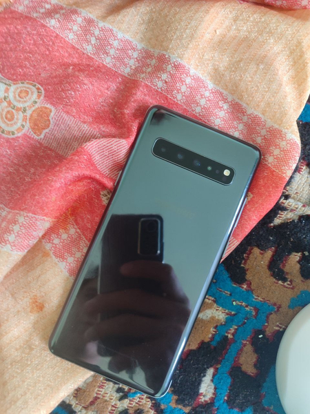 S 10 5G 8ga 256 hech qanday tirnalgan qoraygan jonim yoq telefon toza.