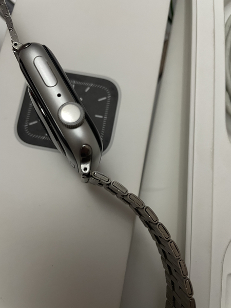 Sroʻchni sotiladi Apple Watch 5 44