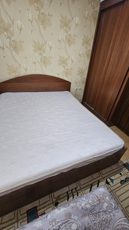 Б/у мебель,прихожая,спальный гарнитур,комод,кровать,шкафа,тумбочки,зер