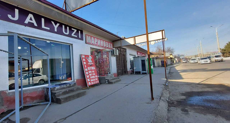 4-sotok uchaska. 145m² li 5-ta do'koni bilan