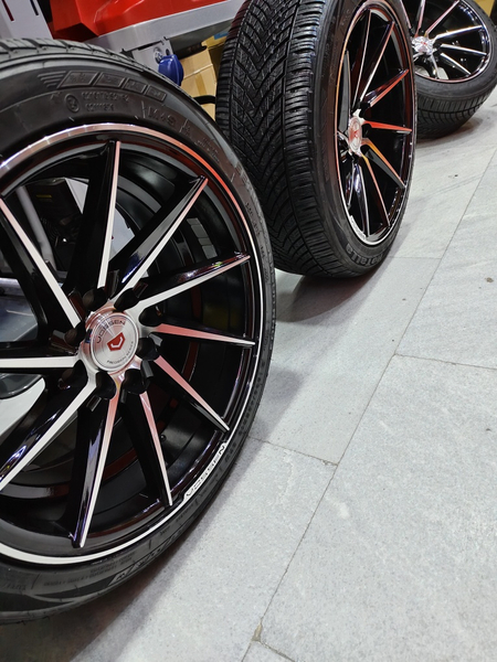 Продам диски Vossen с шинами в идеальном состоянии!