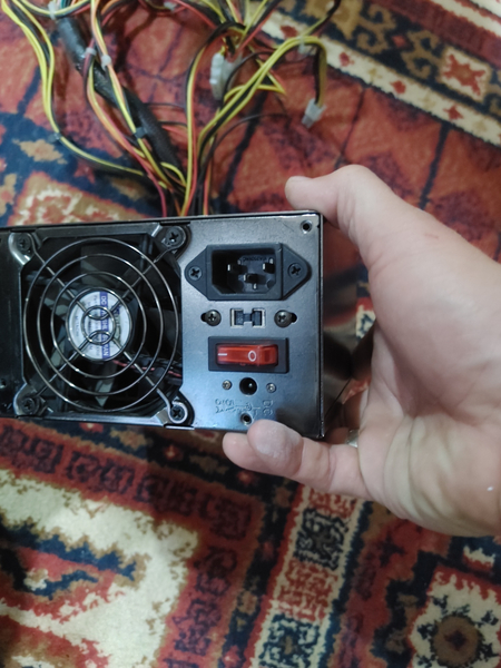 Продам кейс,мат плату,колонки,игровую мышь блок питания 600w