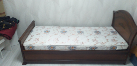 Одно спальная кровать,