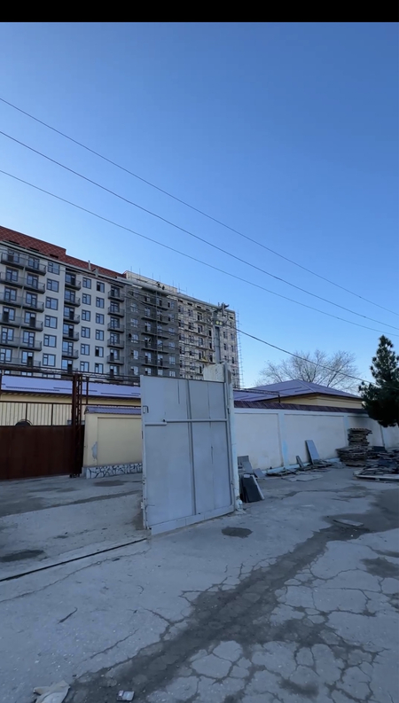 Участок земли для постройки много этажного дома в центре города Навоий