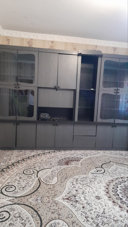 Arenda Sergeli Stroitel. 1 xona  sharoitlari bn. Metro 400m.