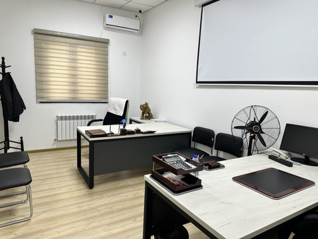 Срочно продается евроздание  в центре